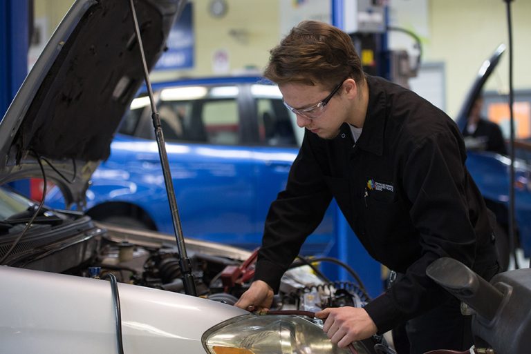 Mécanique automobile : tout commence avec un DEP - Auto-jobs.ca